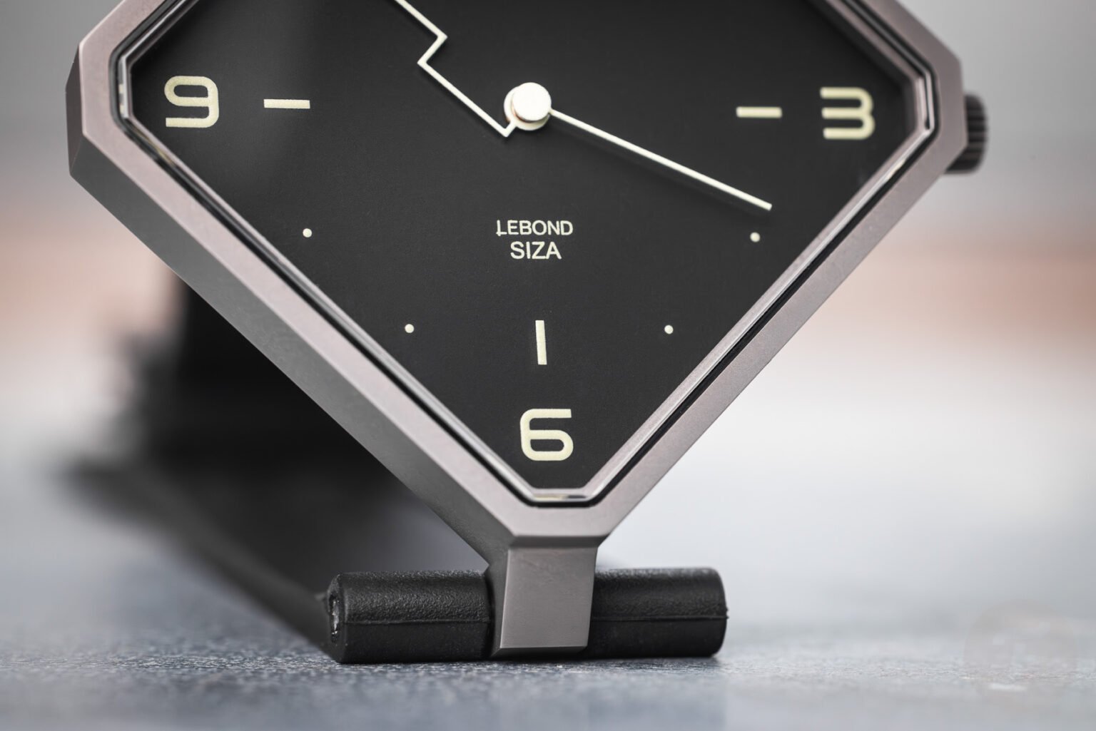 【F】 Hands-On With The Eccentric Lebond Siza