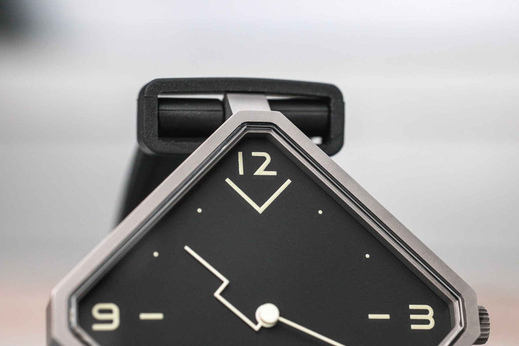 【F】 Hands-On With The Eccentric Lebond Siza