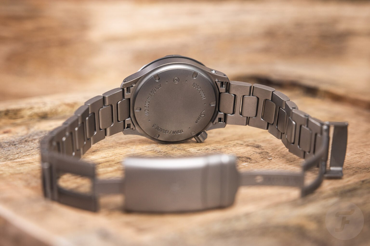 【F】 Hands-On With The Titanium Sinn T50 Dive Watch