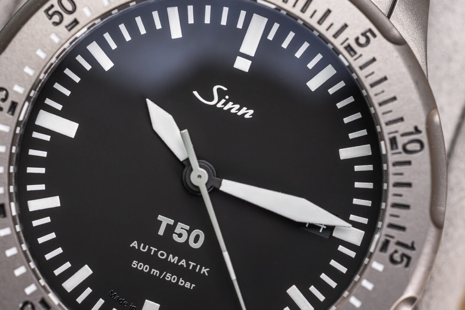 【F】 Hands-On With The Titanium Sinn T50 Dive Watch