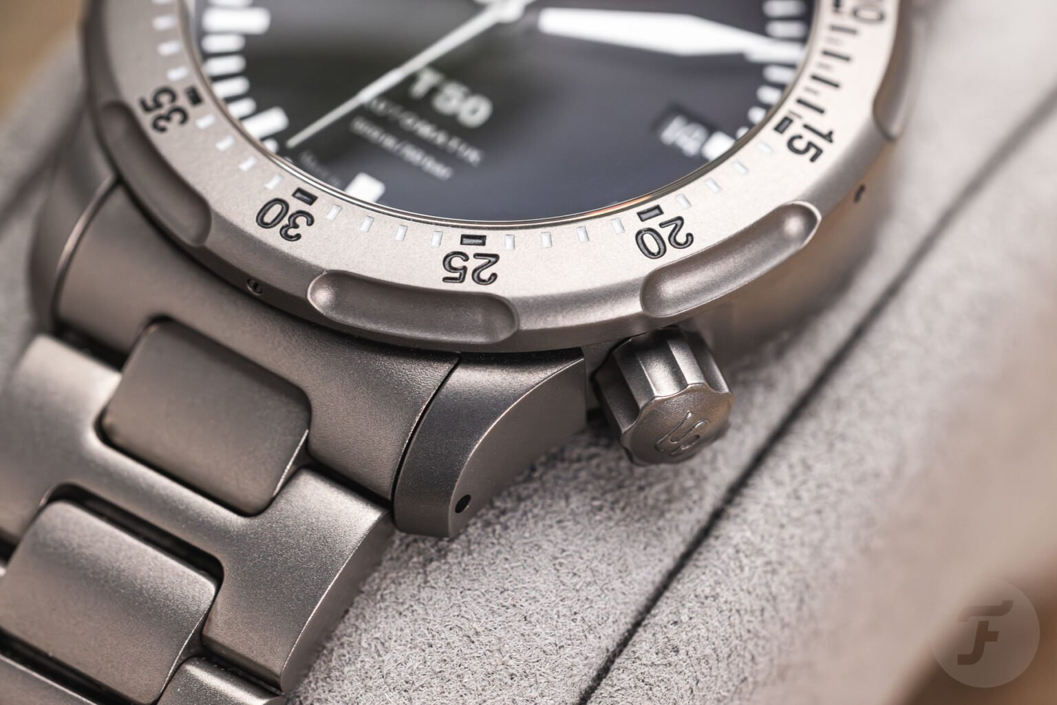 【F】 Hands-On With The Titanium Sinn T50 Dive Watch