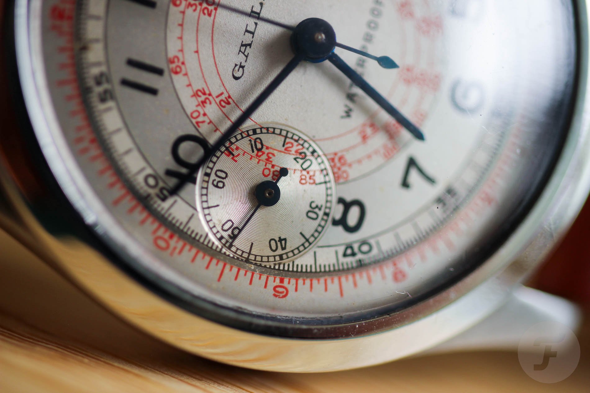 【F】 #TBT The Waterproof Gallet Clamshell Multichron 30