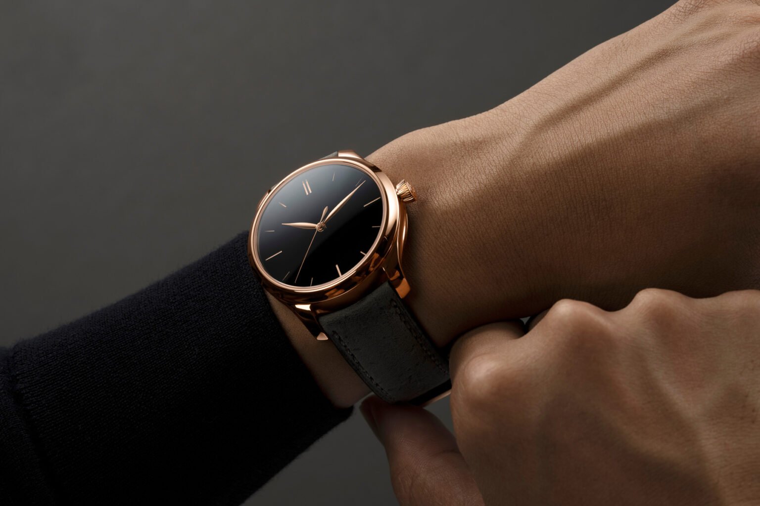 【F】 H. Moser & Cie. Unveils Two Vantablack Endeavour Models