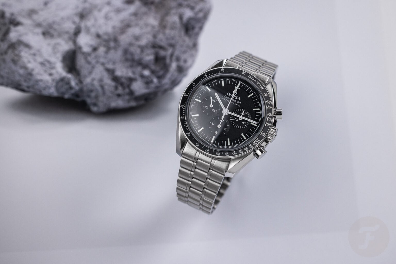 【F】 Omega Speedmaster Moonwatch: White Dial Vs. Black Dial