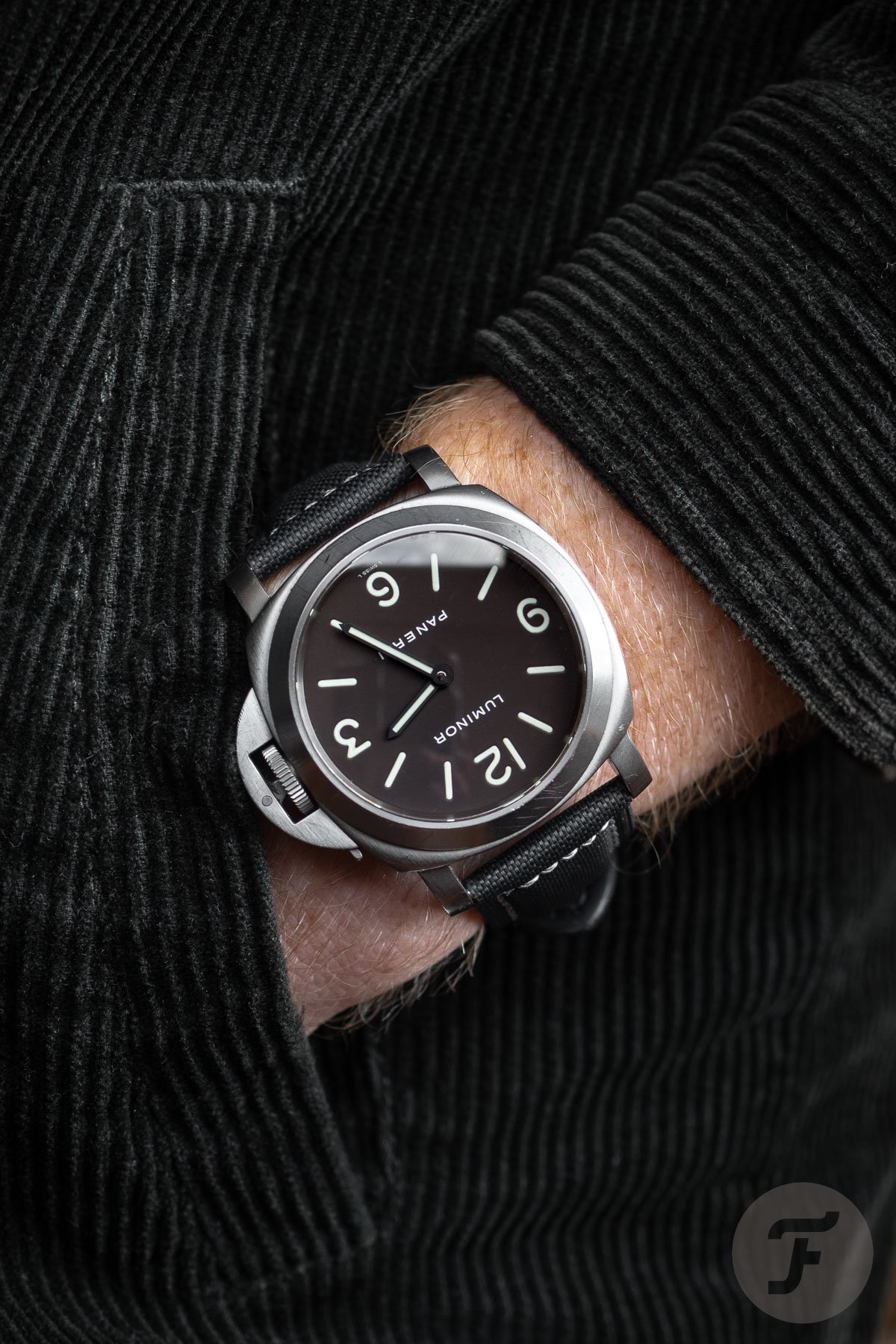 【F】 A Titanium Panerai With A Delicious Coffee-Brown Dial