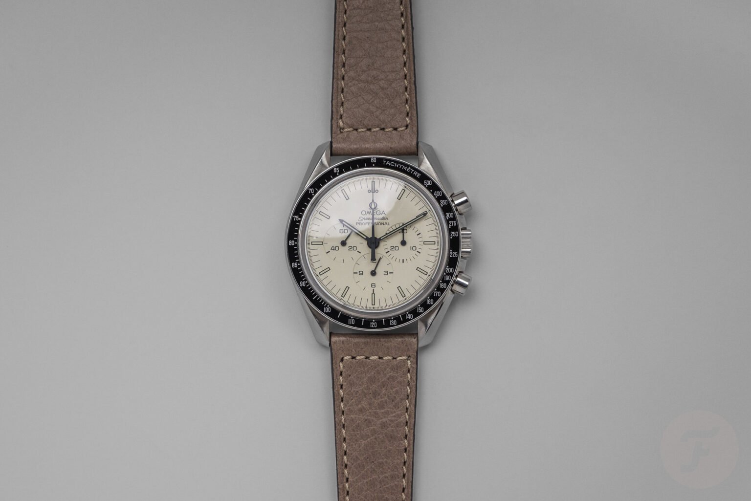 【F】 The Hot White Omega Speedmaster Watches