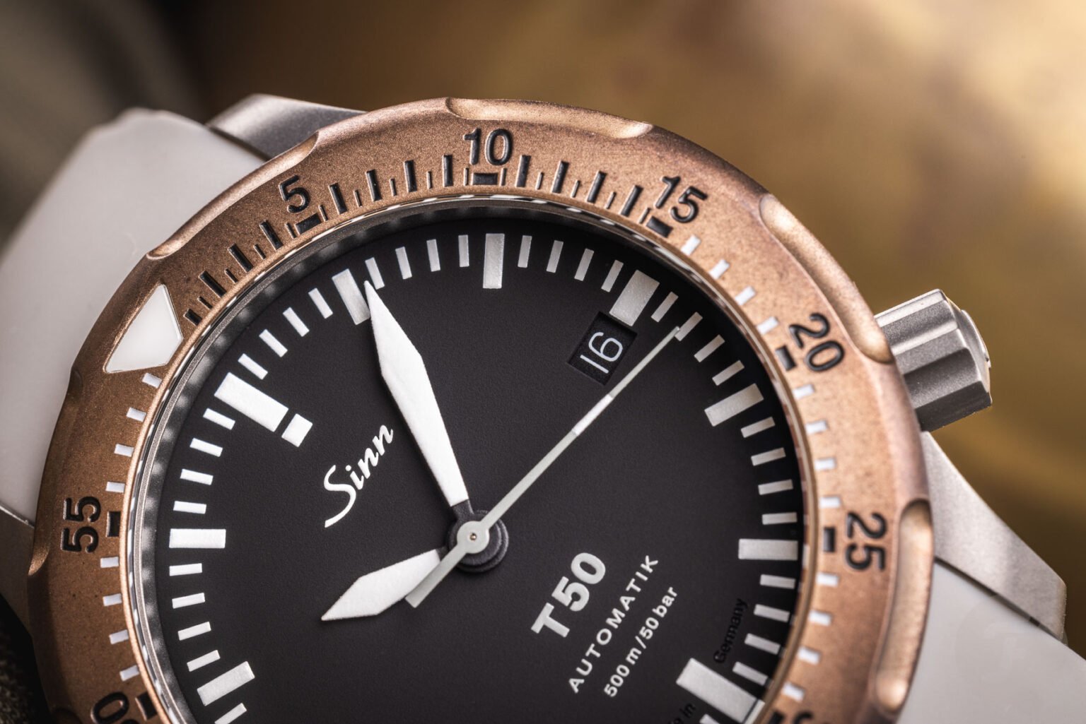 【F】 Hands-On With The Titanium Sinn T50 Dive Watch