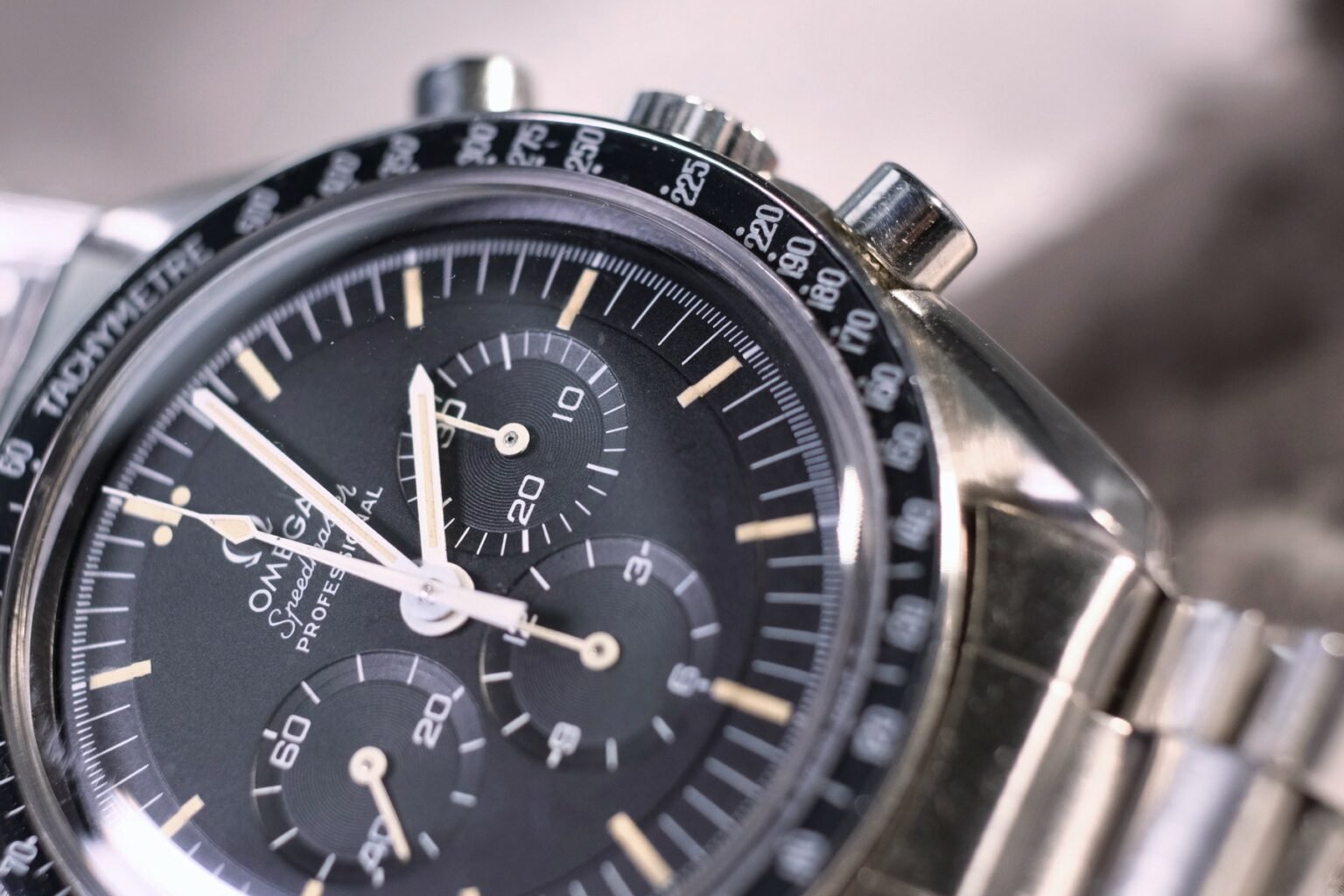 【F】A Space Oddity: Omega Speedmaster 220 Misprint Bezel