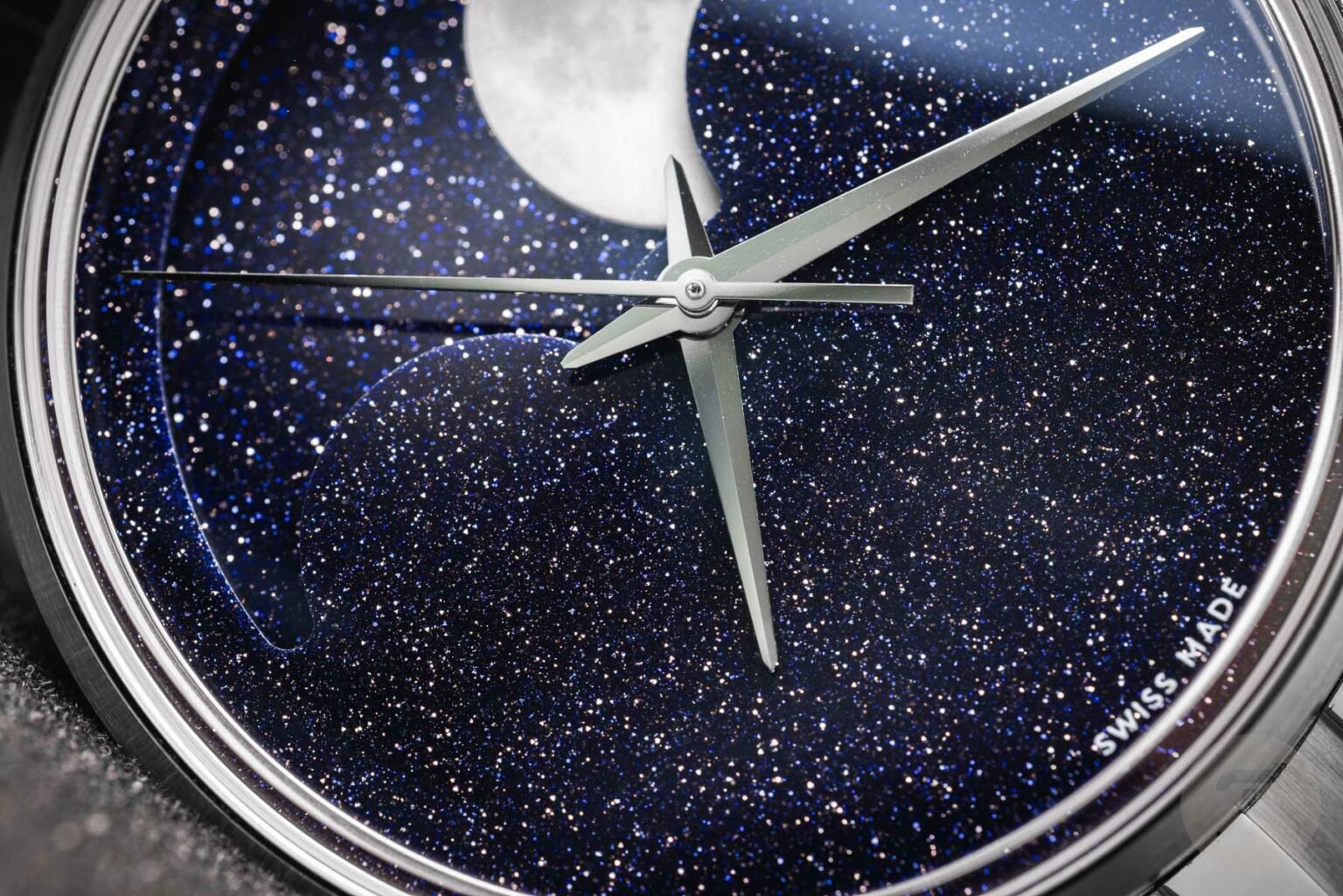 【F】 Hands-On: The New Christopher Ward C1 Moonphase