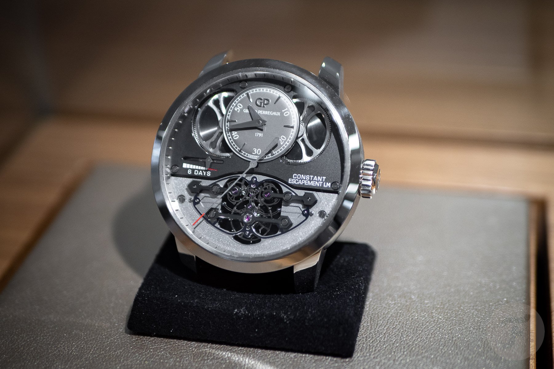 【F】 New: The Girard-Perregaux Neo Constant Escapement