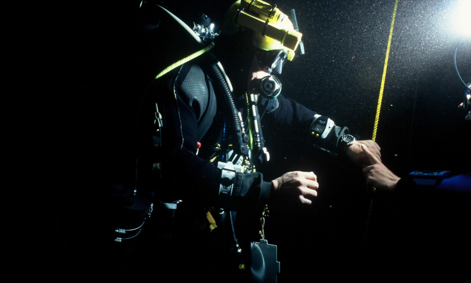 【F】 Nuno Gomes: Setting Diving Records With His G-Shock