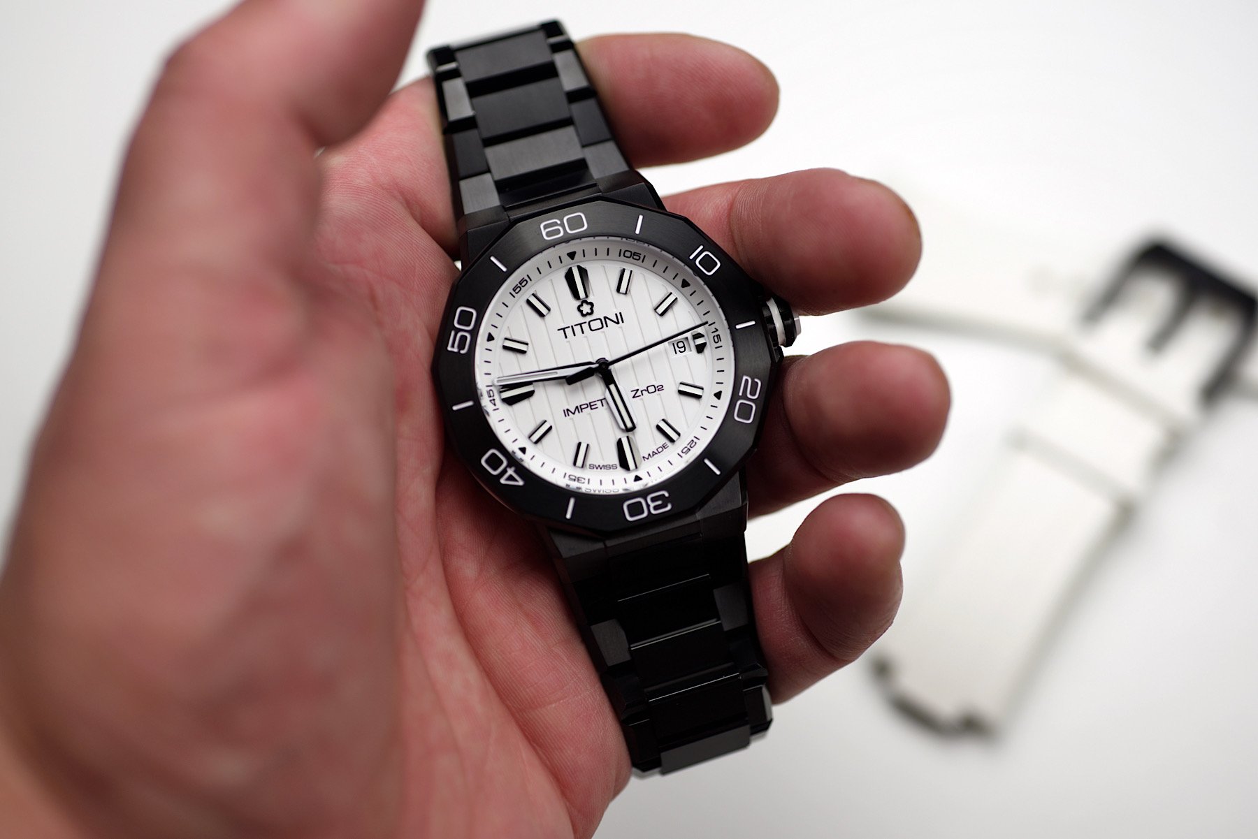 【F】 Hands-On: Titoni Impetus CeramTech ZrO2 Black And White