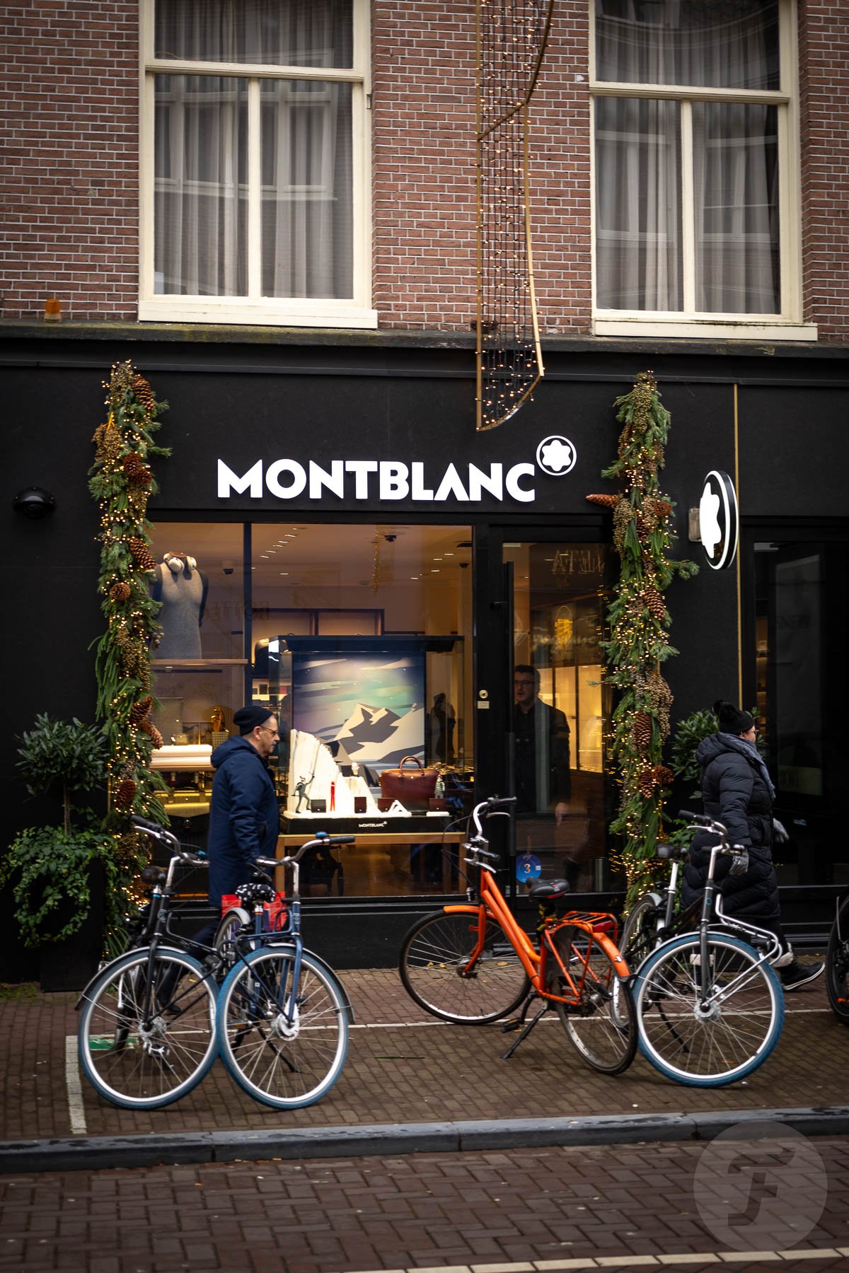 【F】 The Rise Of Mono-Brand Watch Boutiques