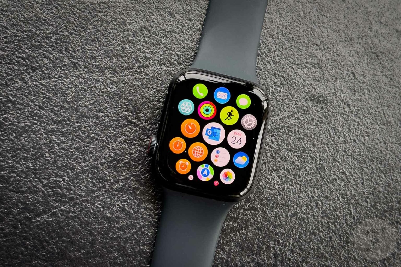 【F】 An Owner's Review: The Second-Gen Apple Watch SE