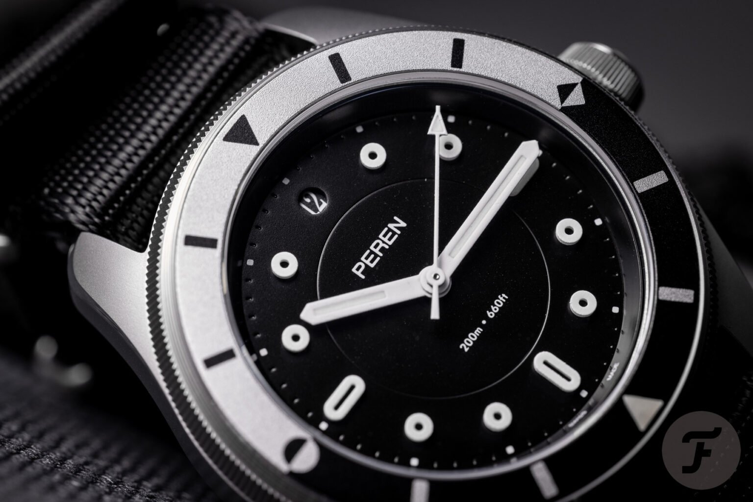 【F】 Hands-On: The Minimalist Peren Regia Dive Watch