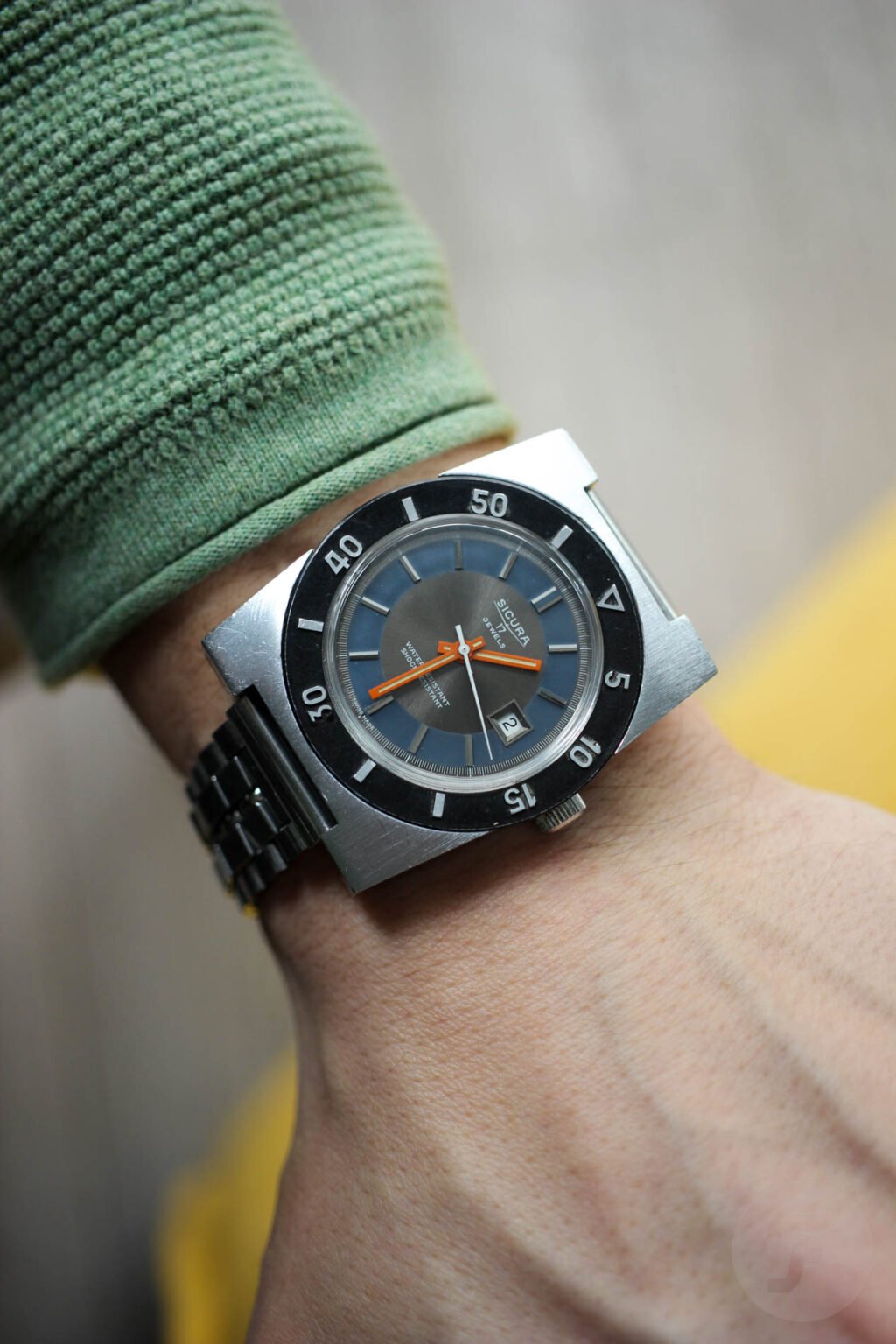 【F】 #TBT Going Wild With A Sicura Safari Victorinox Knife Watch
