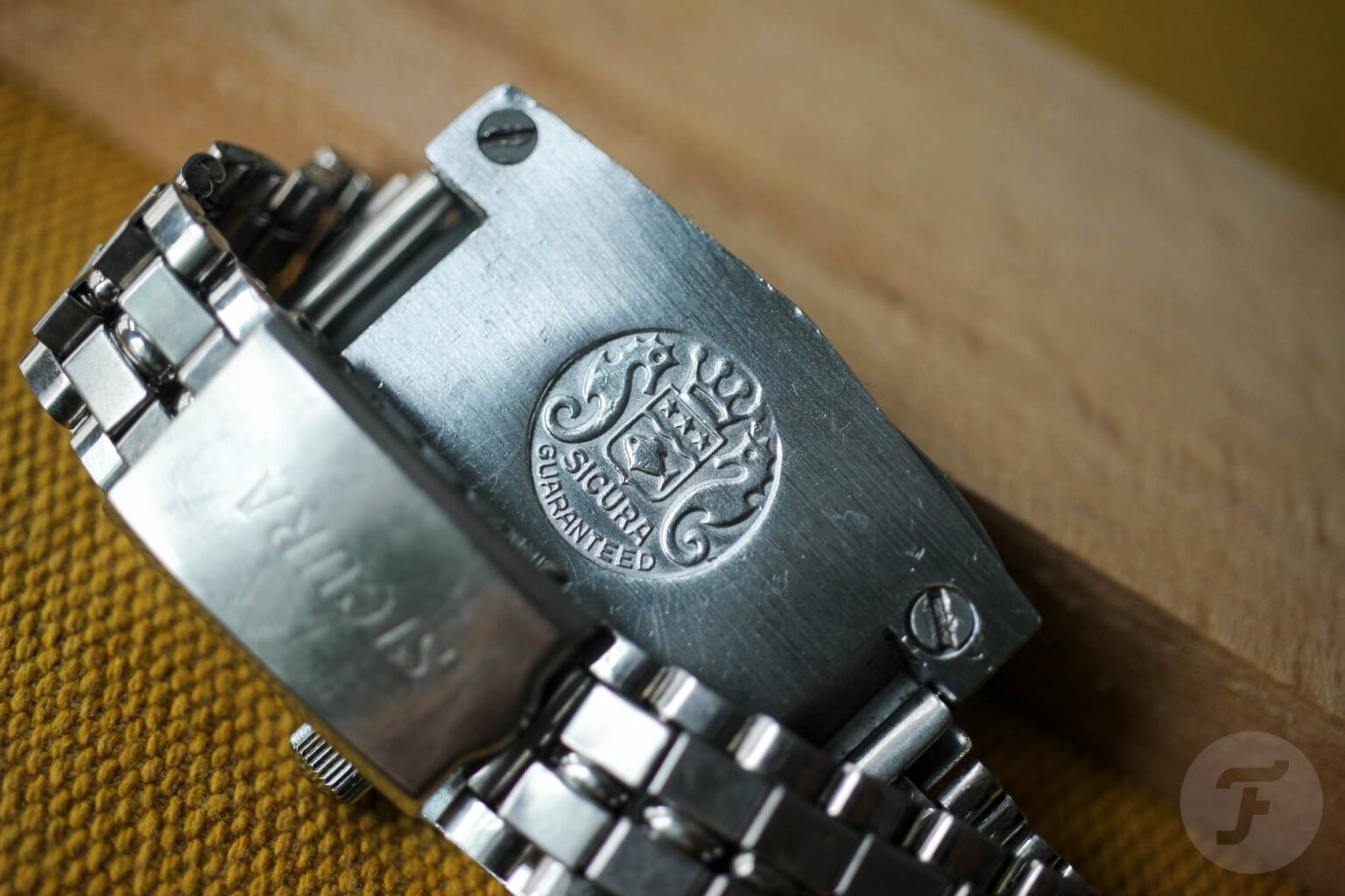 【F】 #TBT Going Wild With A Sicura Safari Victorinox Knife Watch