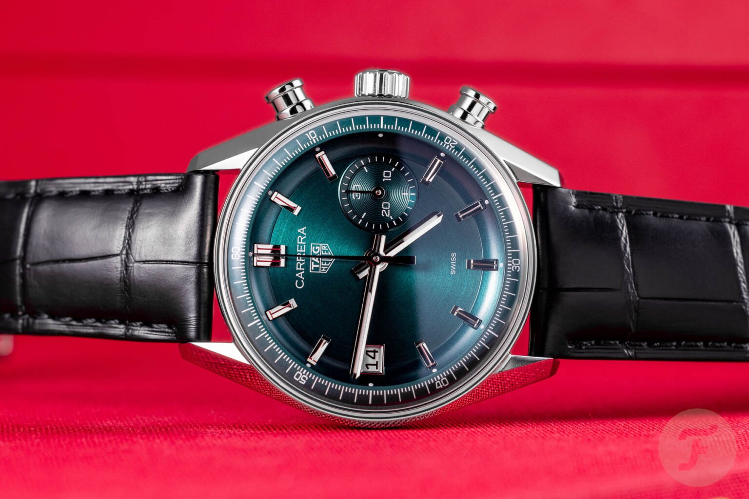 【F】 Hands-On: The New TAG Heuer Carrera Dato Chronograph