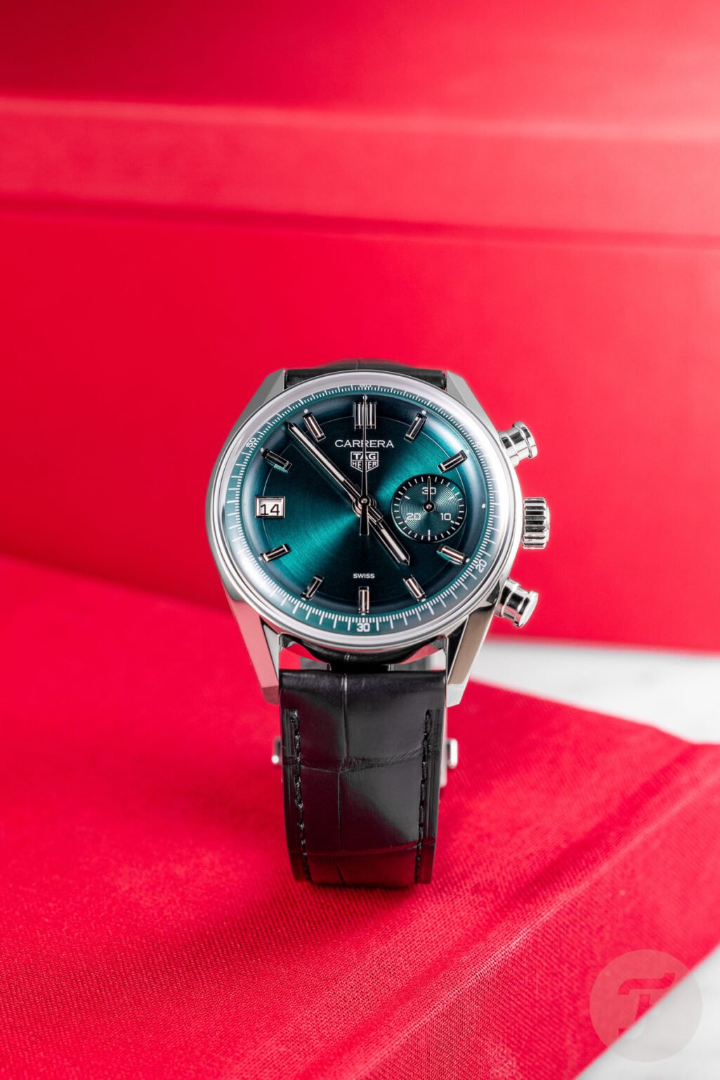 【F】 Hands-On: The New TAG Heuer Carrera Dato Chronograph