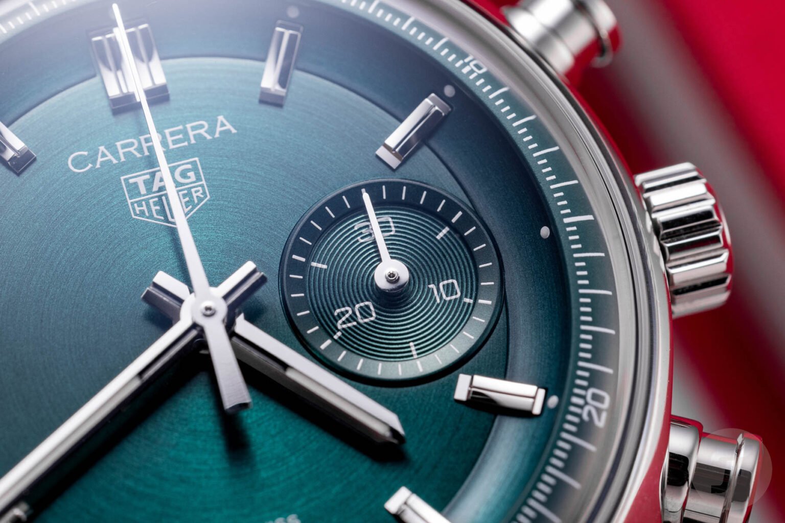 【F】 Hands-On: The New TAG Heuer Carrera Dato Chronograph