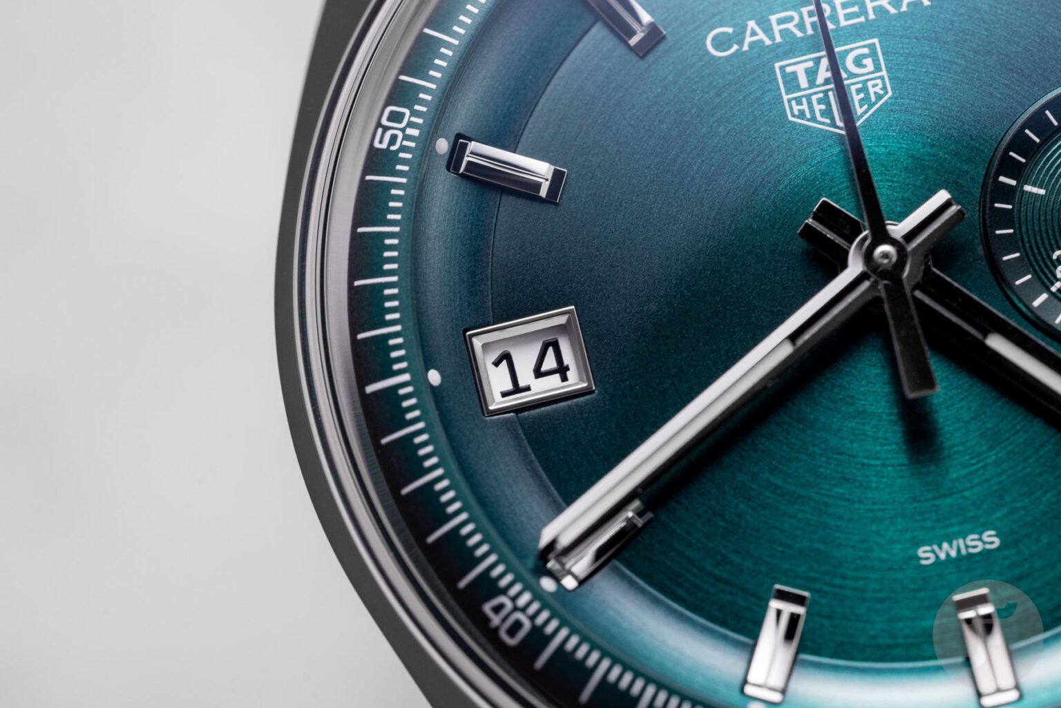 【F】 Hands-On: The New TAG Heuer Carrera Dato Chronograph