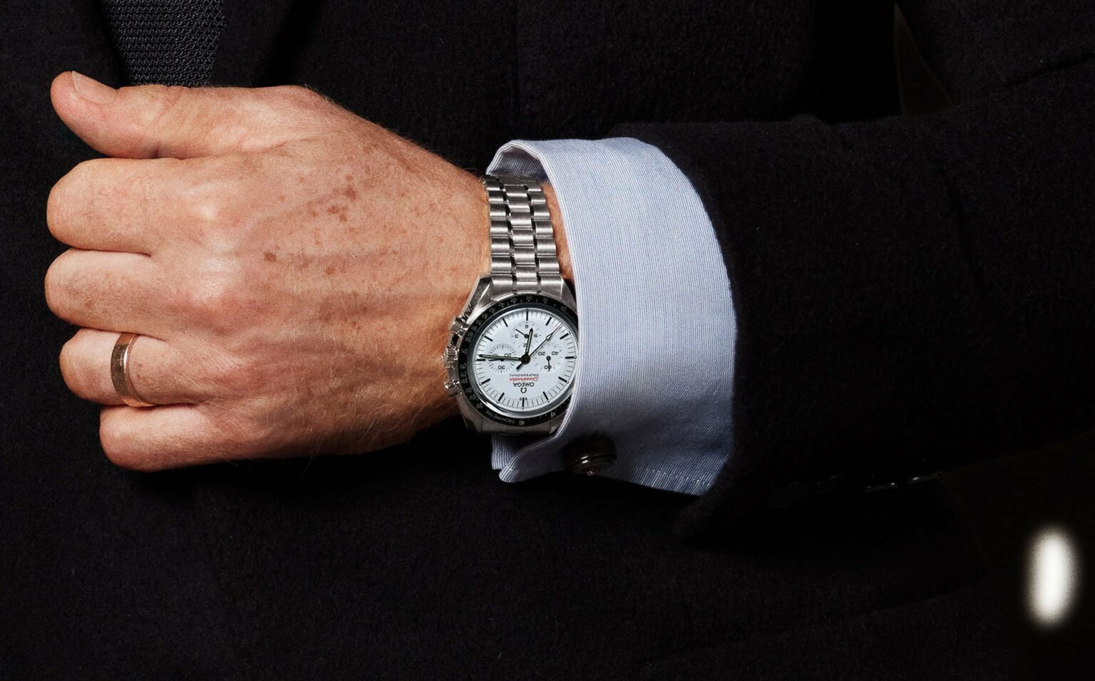 【F】 No Brown In Town: Why White Watch Dials Are Better