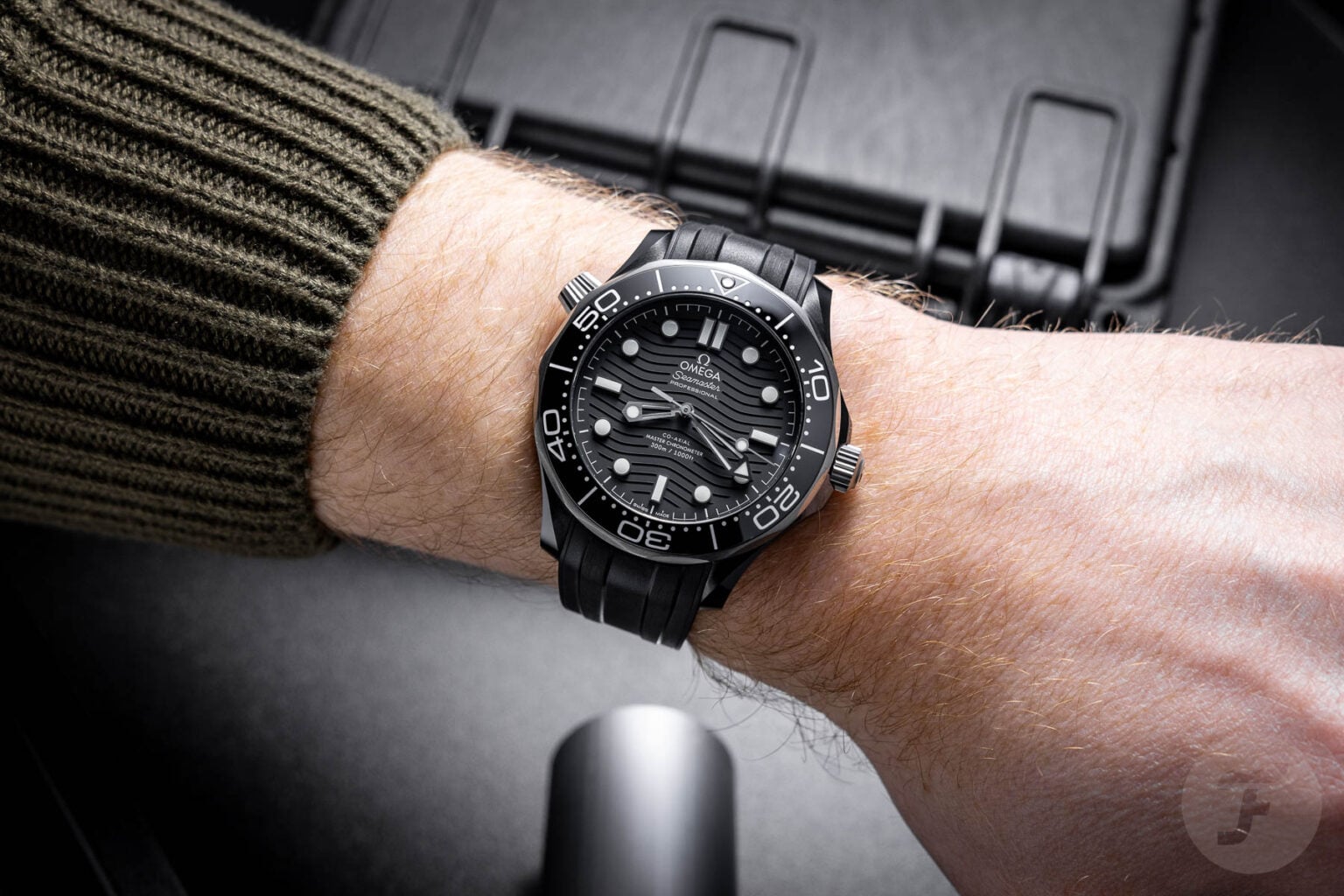 【F】 Hands-On: Omega Seamaster Diver 300M Black Ceramic