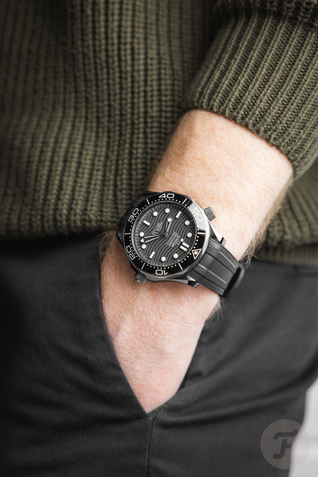 【F】 Hands-On: Omega Seamaster Diver 300M Black Ceramic