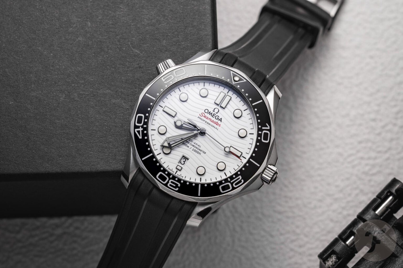 【F】 Omega Seamaster Diver 300M Vs. Rolex Submariner Date