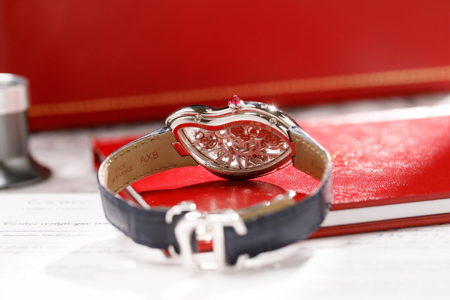 【F】 An Ultra-Rare Cartier Crash Skeleton Extra Large Surfaces