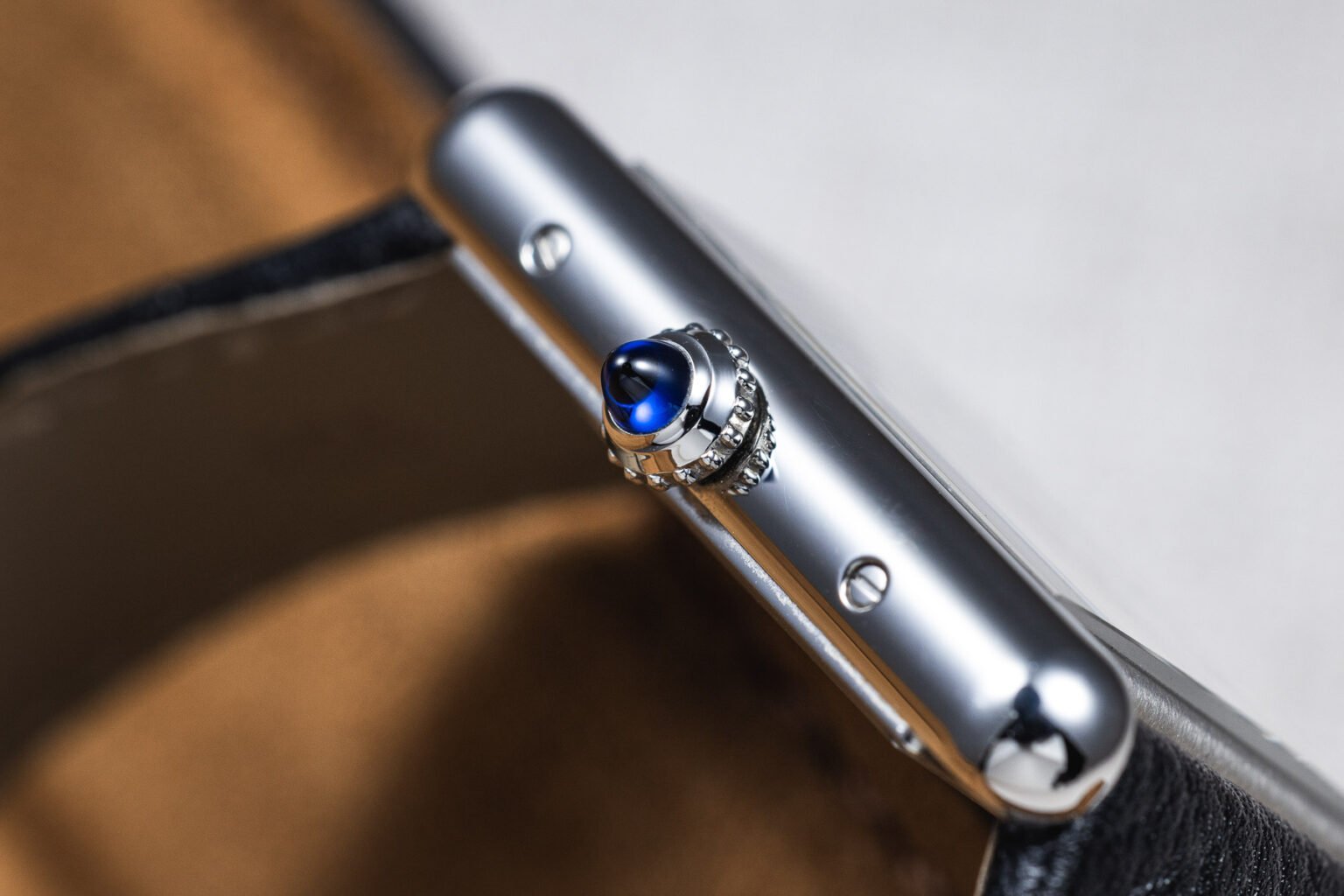 【F】 Hands-On: Cartier Tank Must With SolarBeat Movement