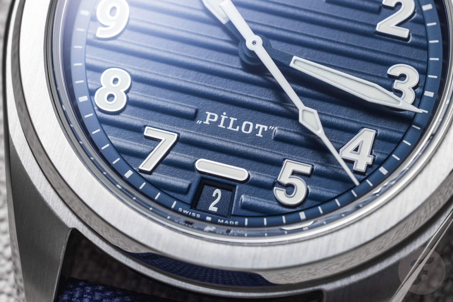 【F】 Hands-On: The Zenith Pilot Automatic And Big Date Flyback