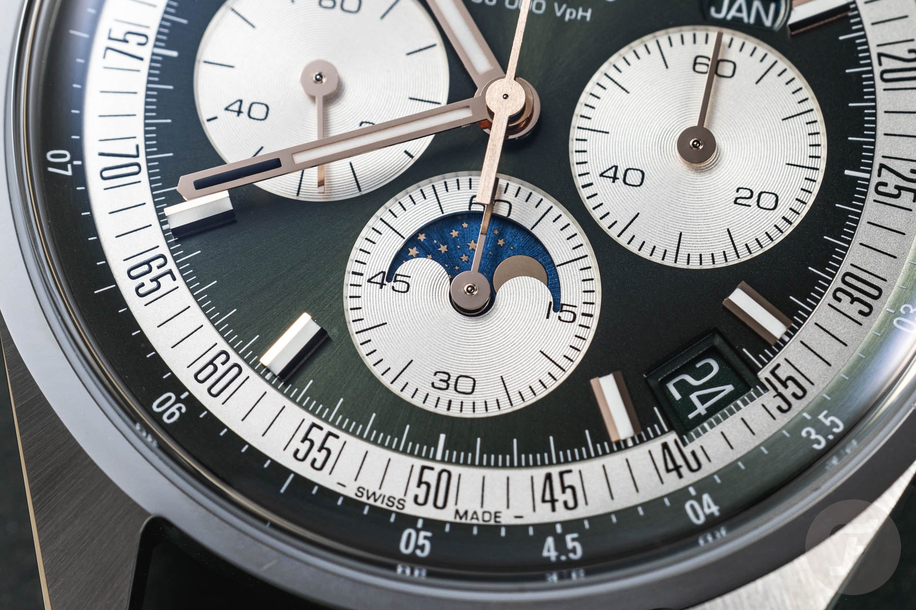 【F】 Hands-On: Zenith's Chronomaster Original Triple Calendar