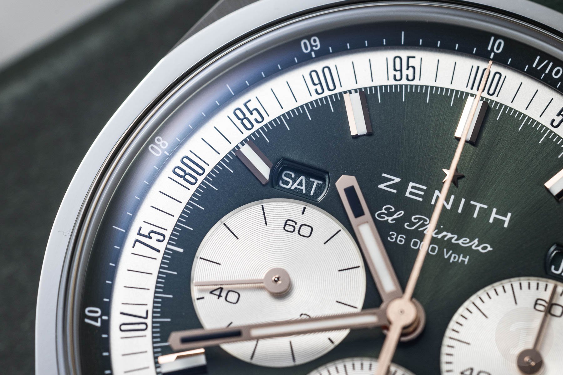 【F】 Hands-On: Zenith's Chronomaster Original Triple Calendar