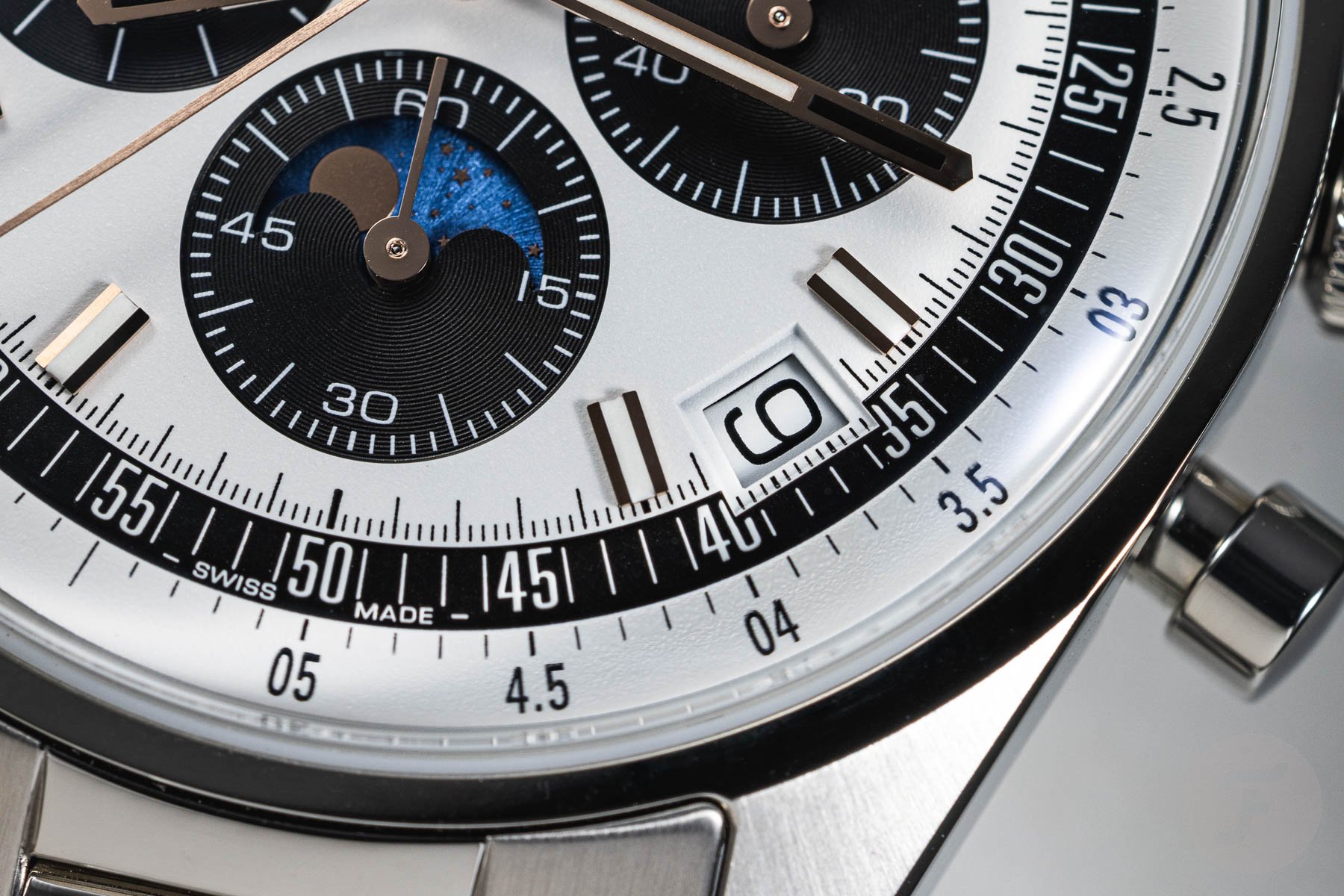 【F】 Hands-On: Zenith's Chronomaster Original Triple Calendar