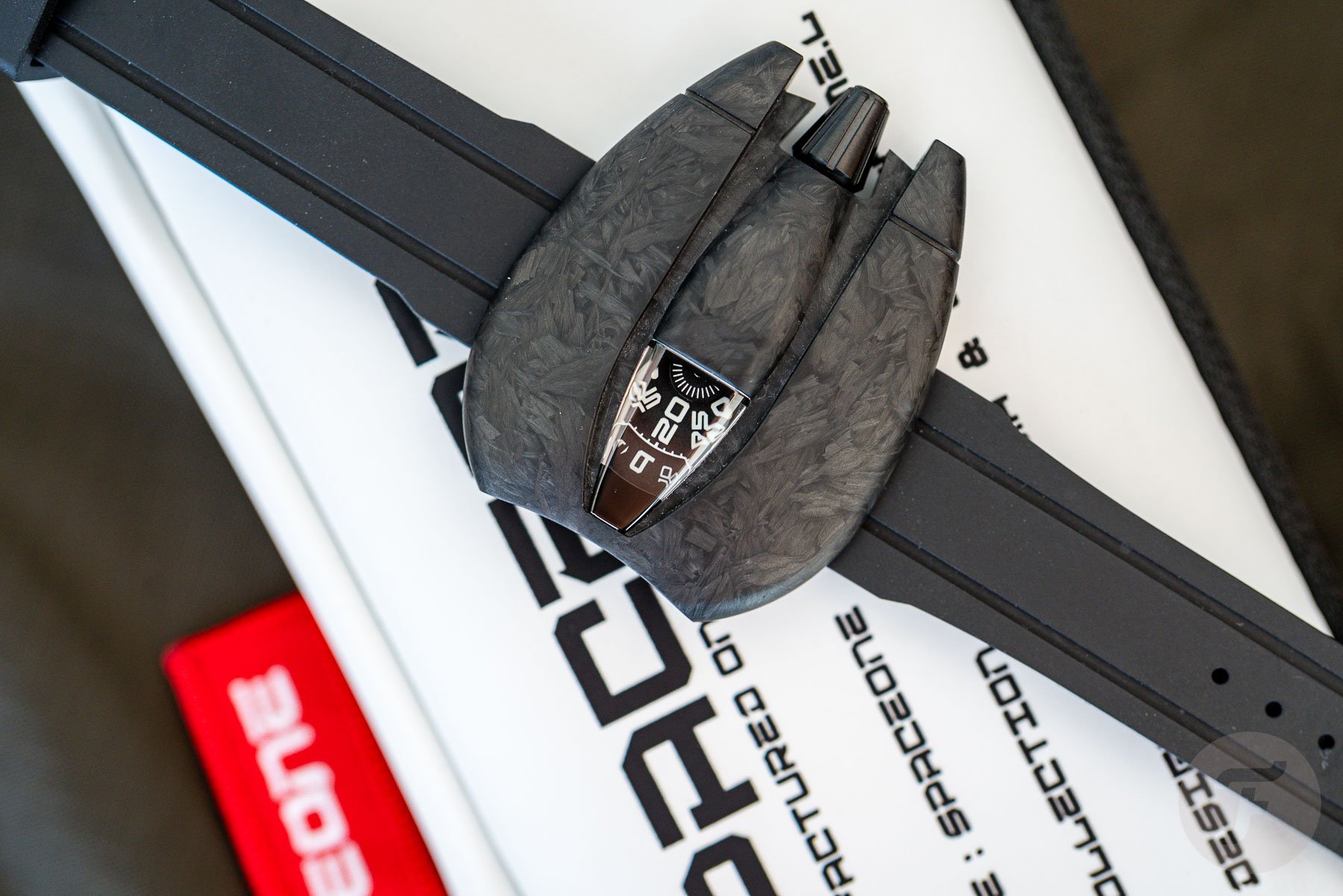 【F】 Hands-On: SpaceOne Jumping Hour Destro Forged Carbon