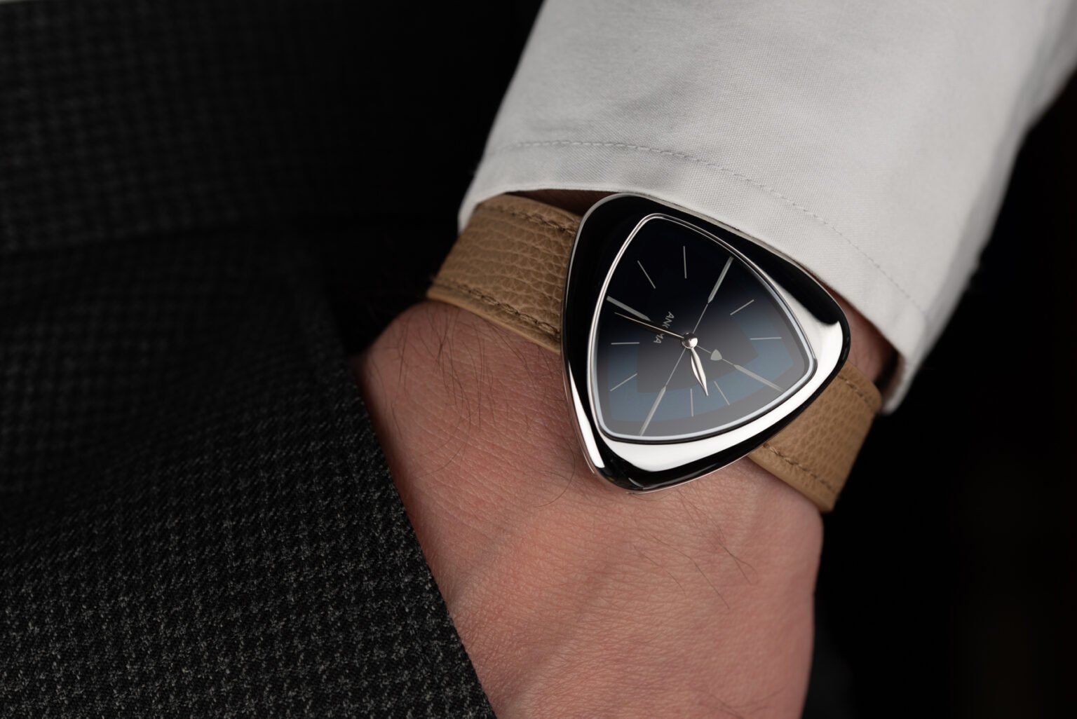 【F】 Hands-On With The A1 From Anoma Watches