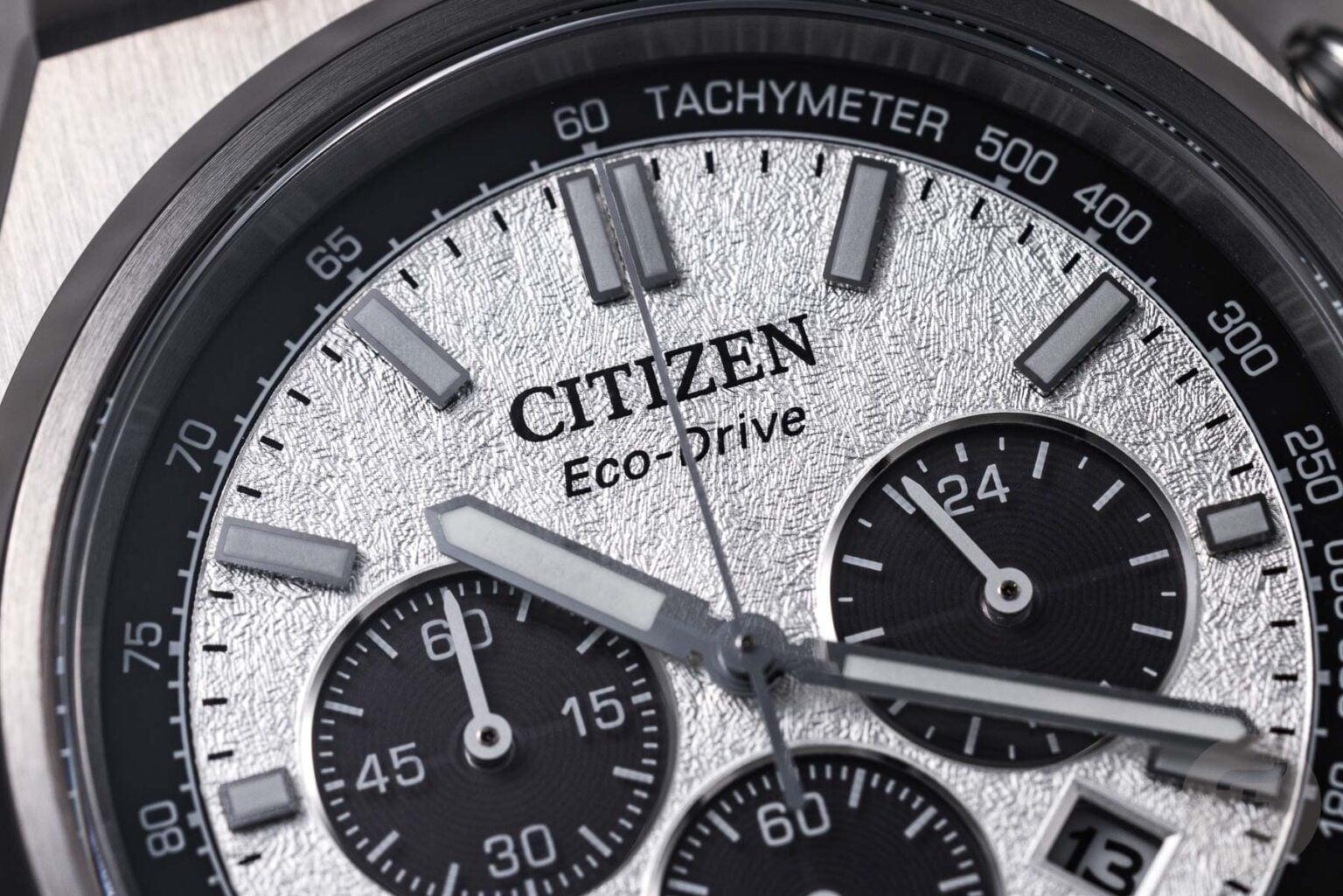 【F】 Citizen Super Titanium Eco-Drive Chrono And Day-Date