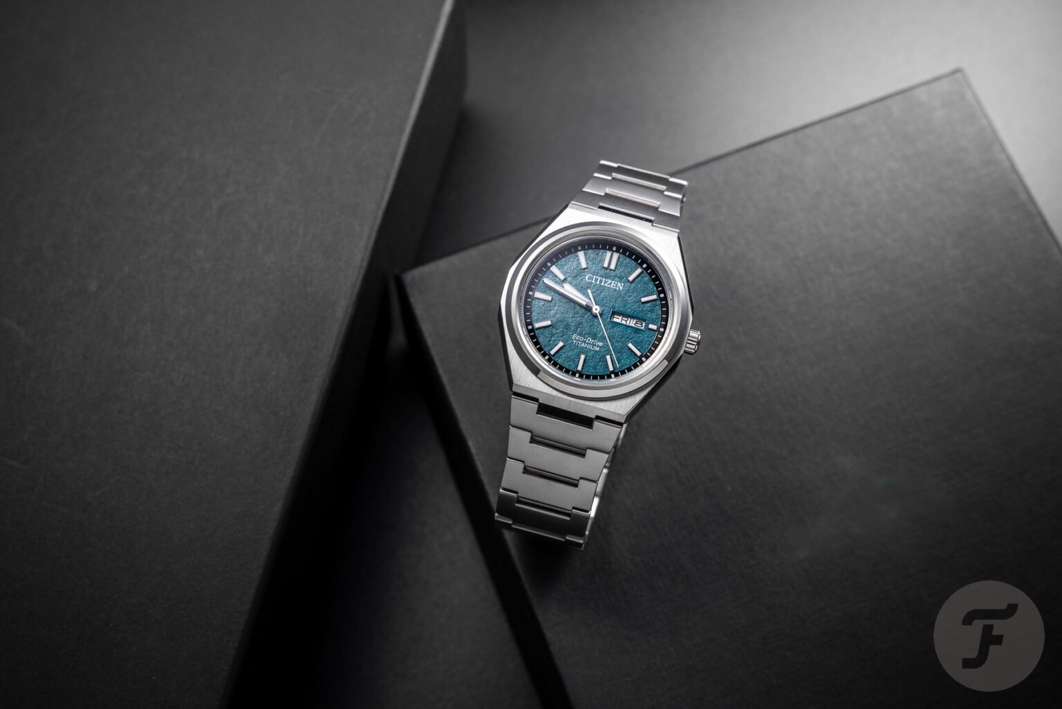 【F】 Citizen Super Titanium Eco-Drive Chrono And Day-Date