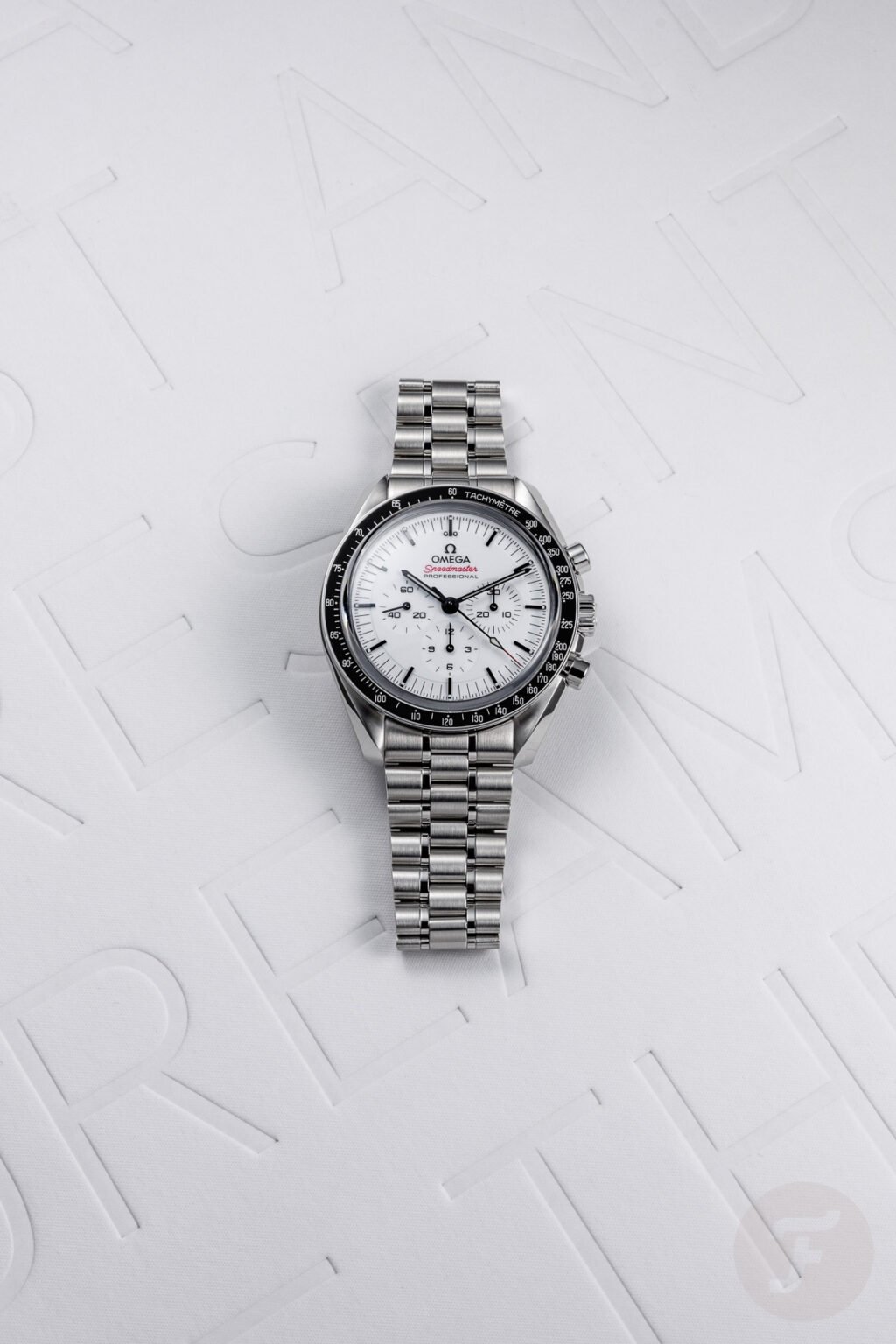 【F】 Hands-On: The White Omega Speedmaster Moonwatch