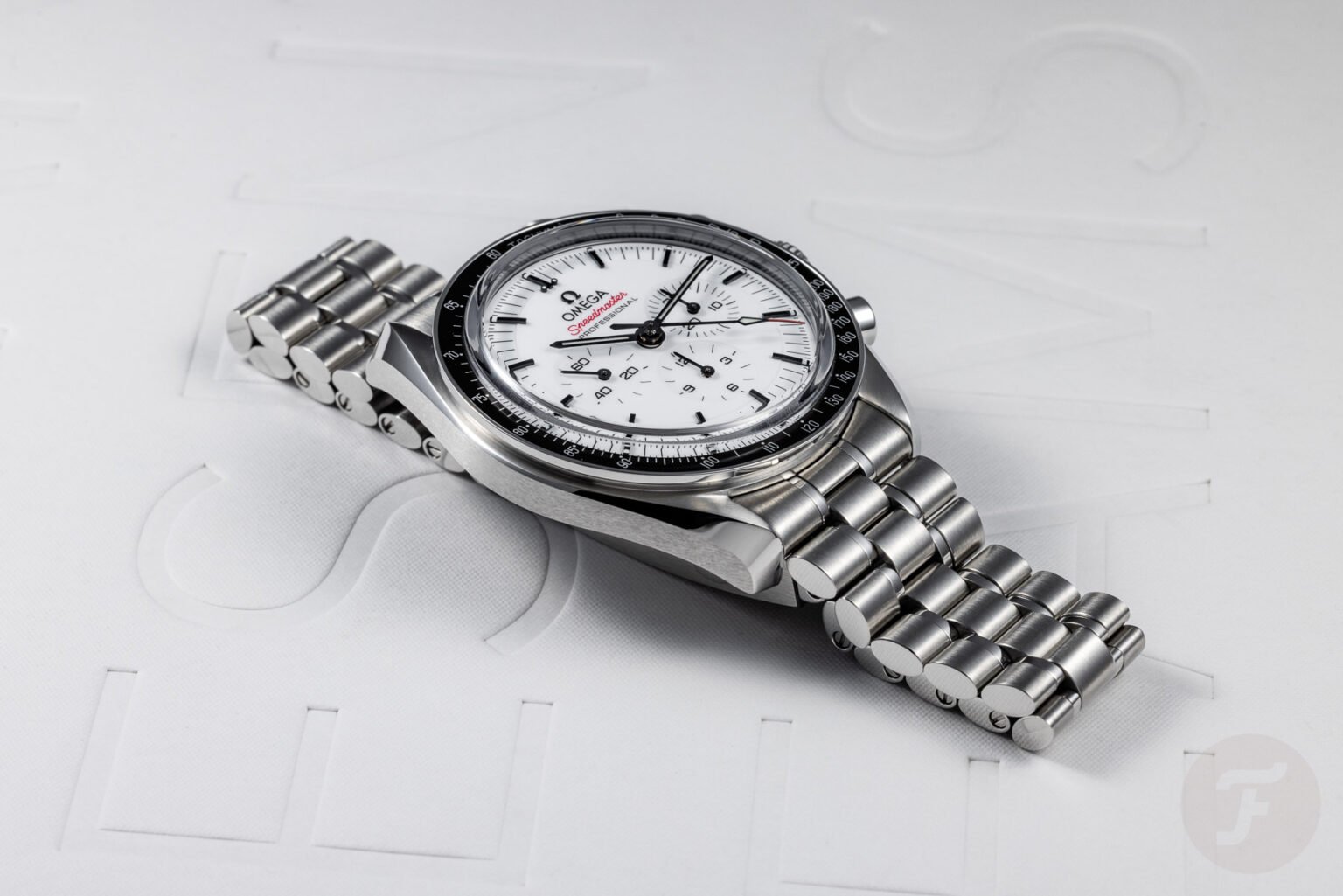【F】 Hands-On: The White Omega Speedmaster Moonwatch