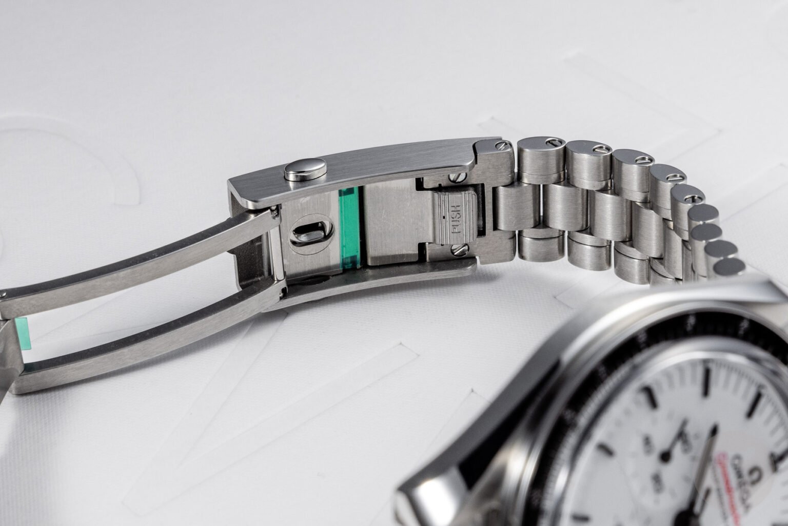 【F】 Hands-On: The White Omega Speedmaster Moonwatch