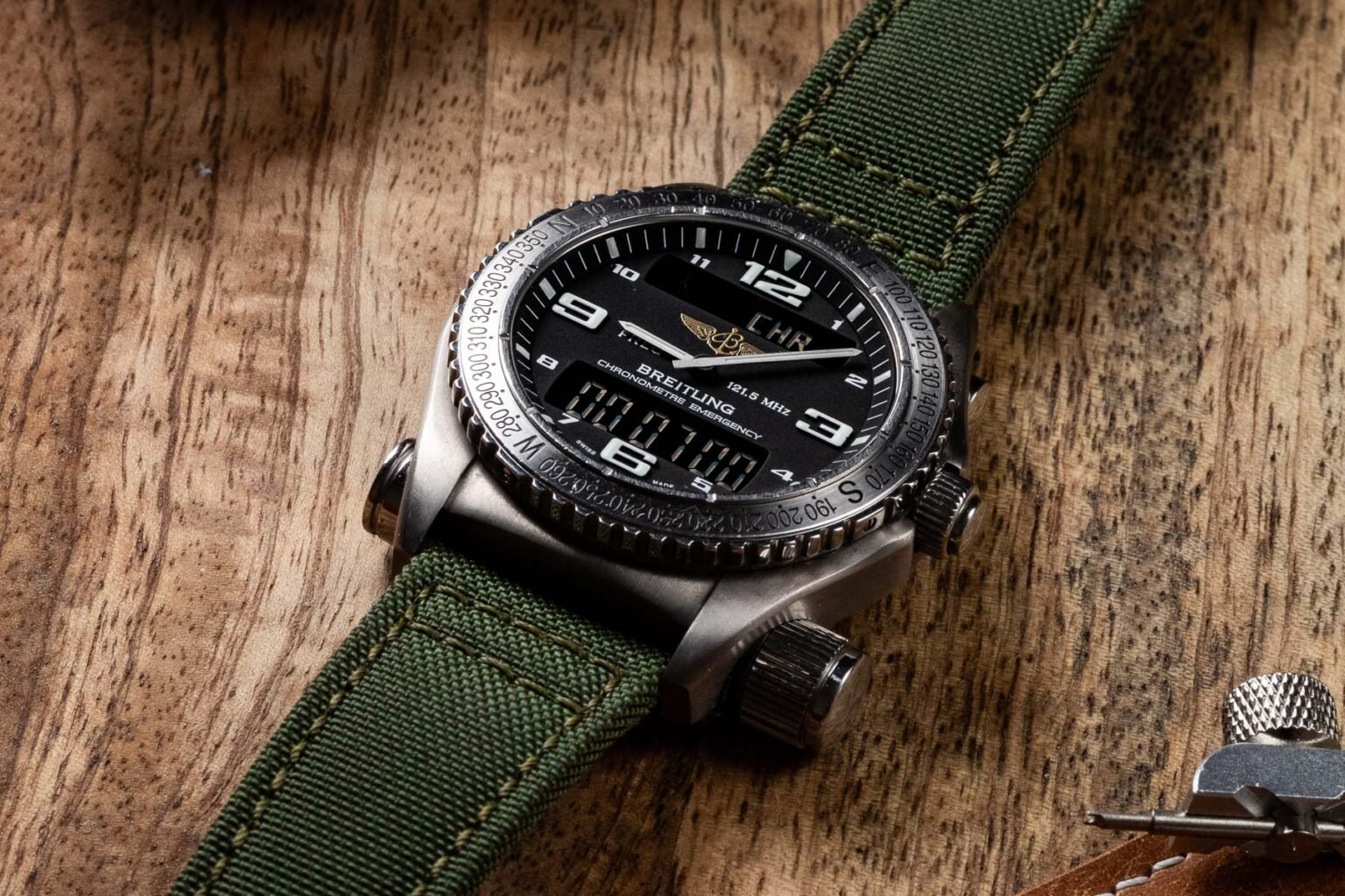 【F】 A Close Look At The Breitling Emergency