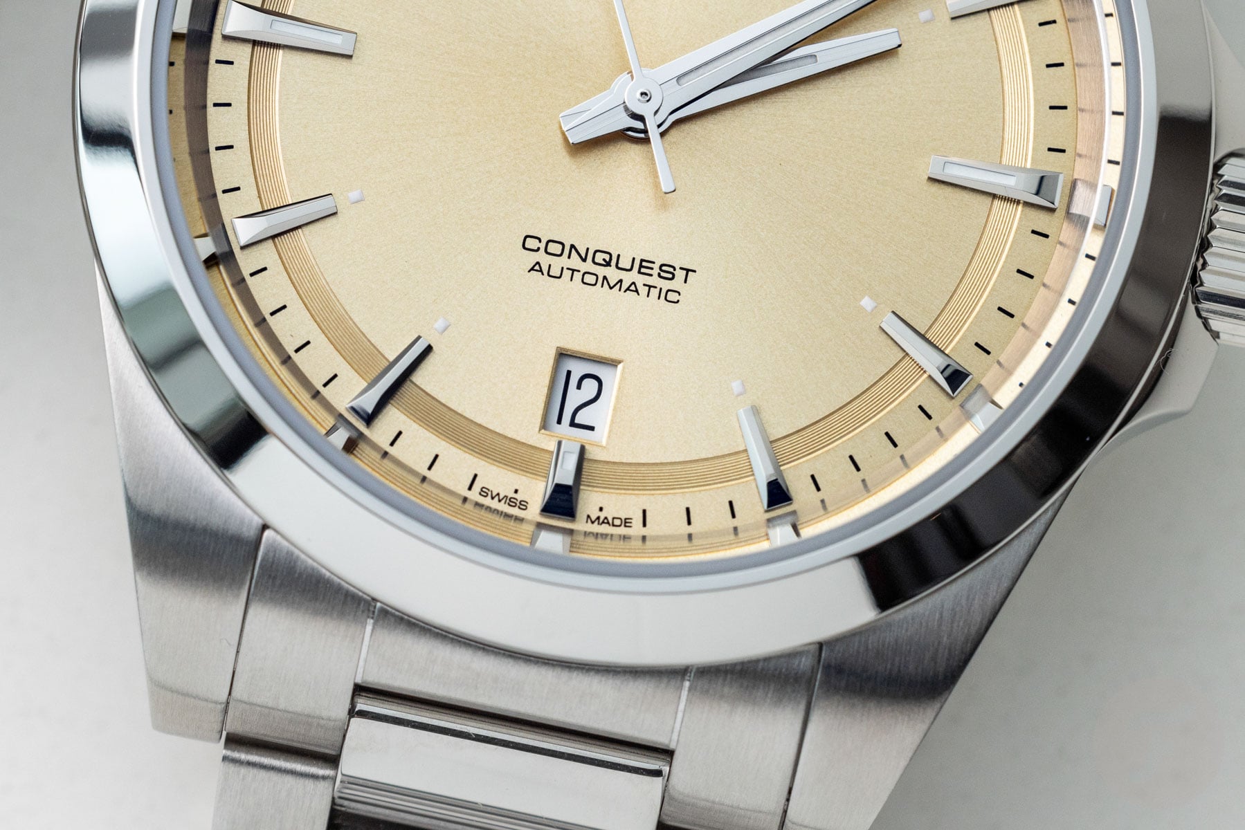 【F】 Hands-On: The New 38mm Longines Conquest