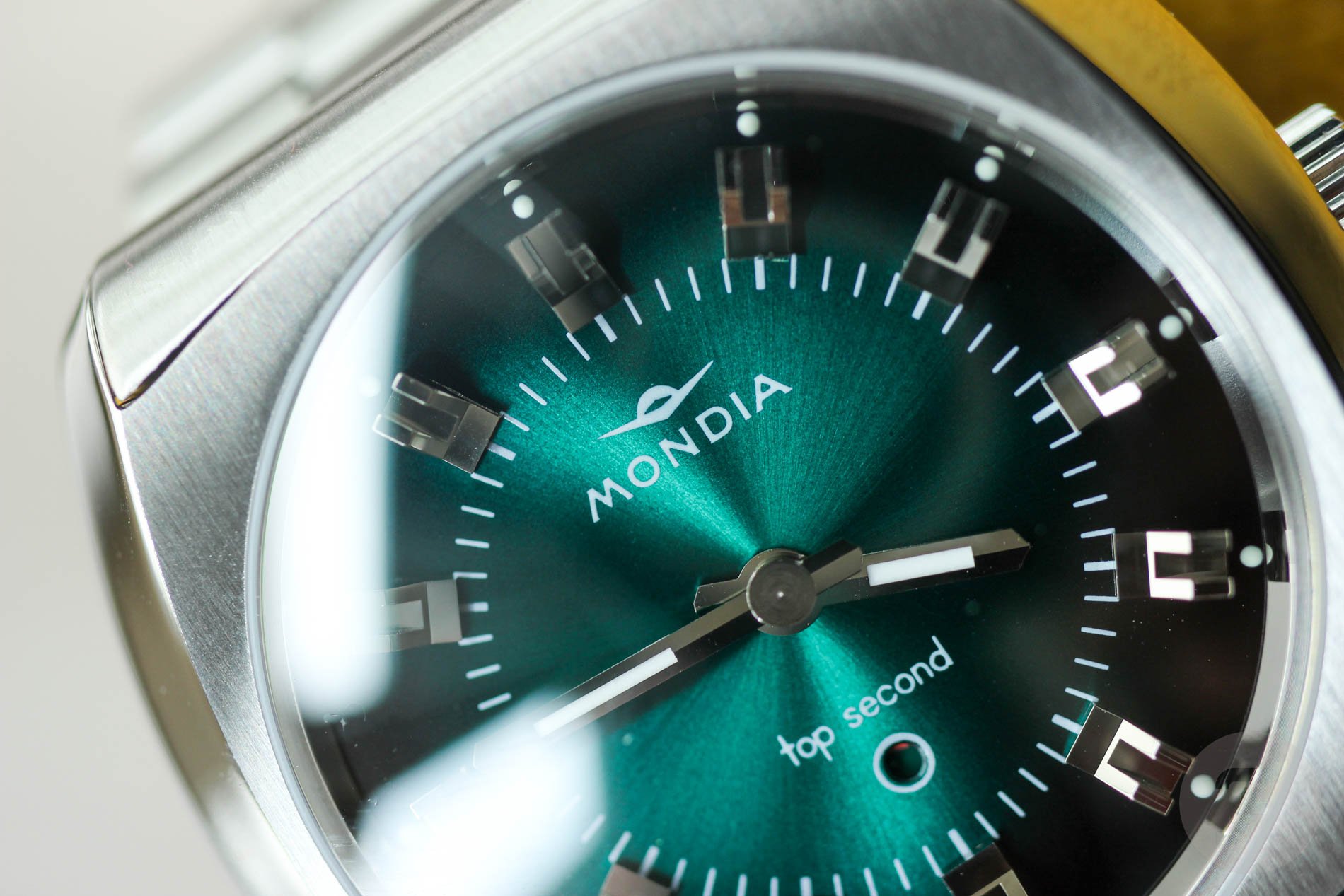 【F】 Hands-On: The Revived Mondia Top Second