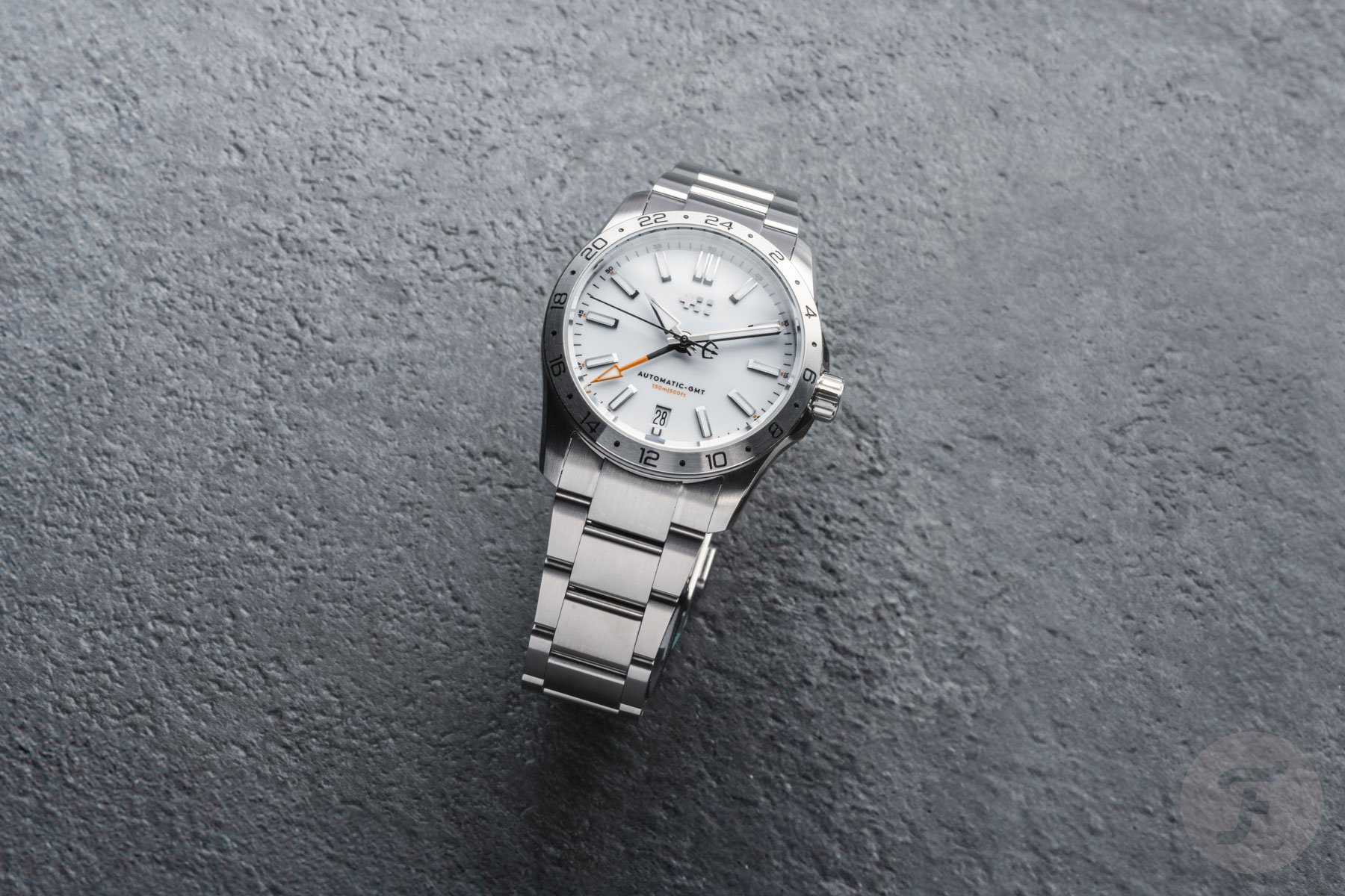 【F】 Hands-On: Christopher Ward C63 Sealander GMT