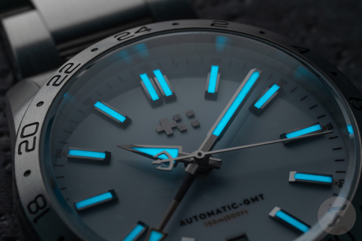 【F】 Hands-On: Christopher Ward C63 Sealander GMT