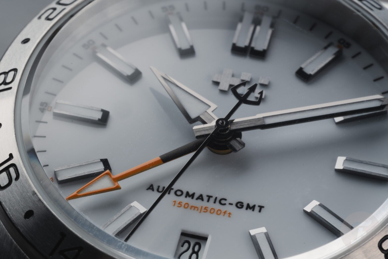 【F】 Hands-On: Christopher Ward C63 Sealander GMT