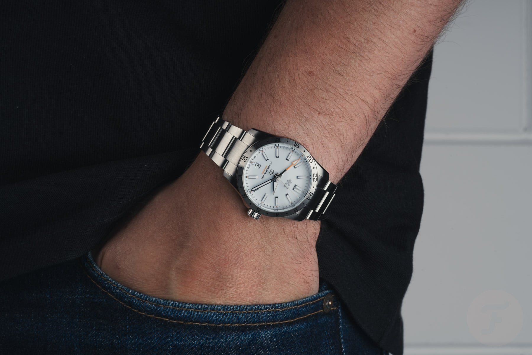 【F】 Hands-On: Christopher Ward C63 Sealander GMT