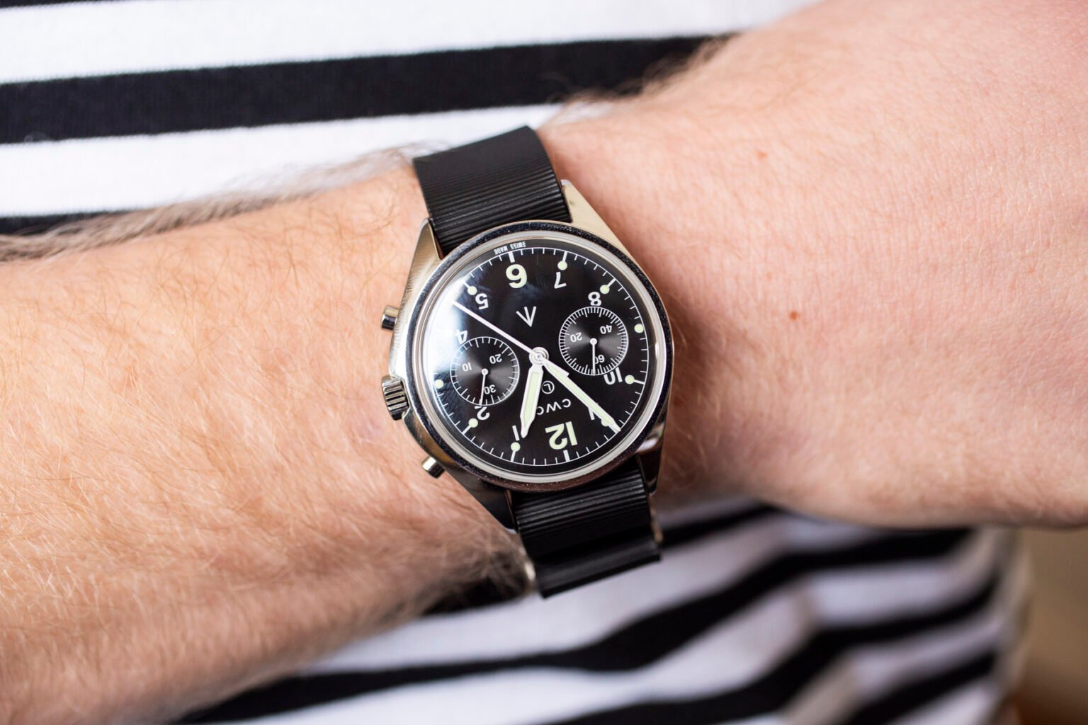 【F】 Hands-On: The CWC 6BB-WR Chronograph